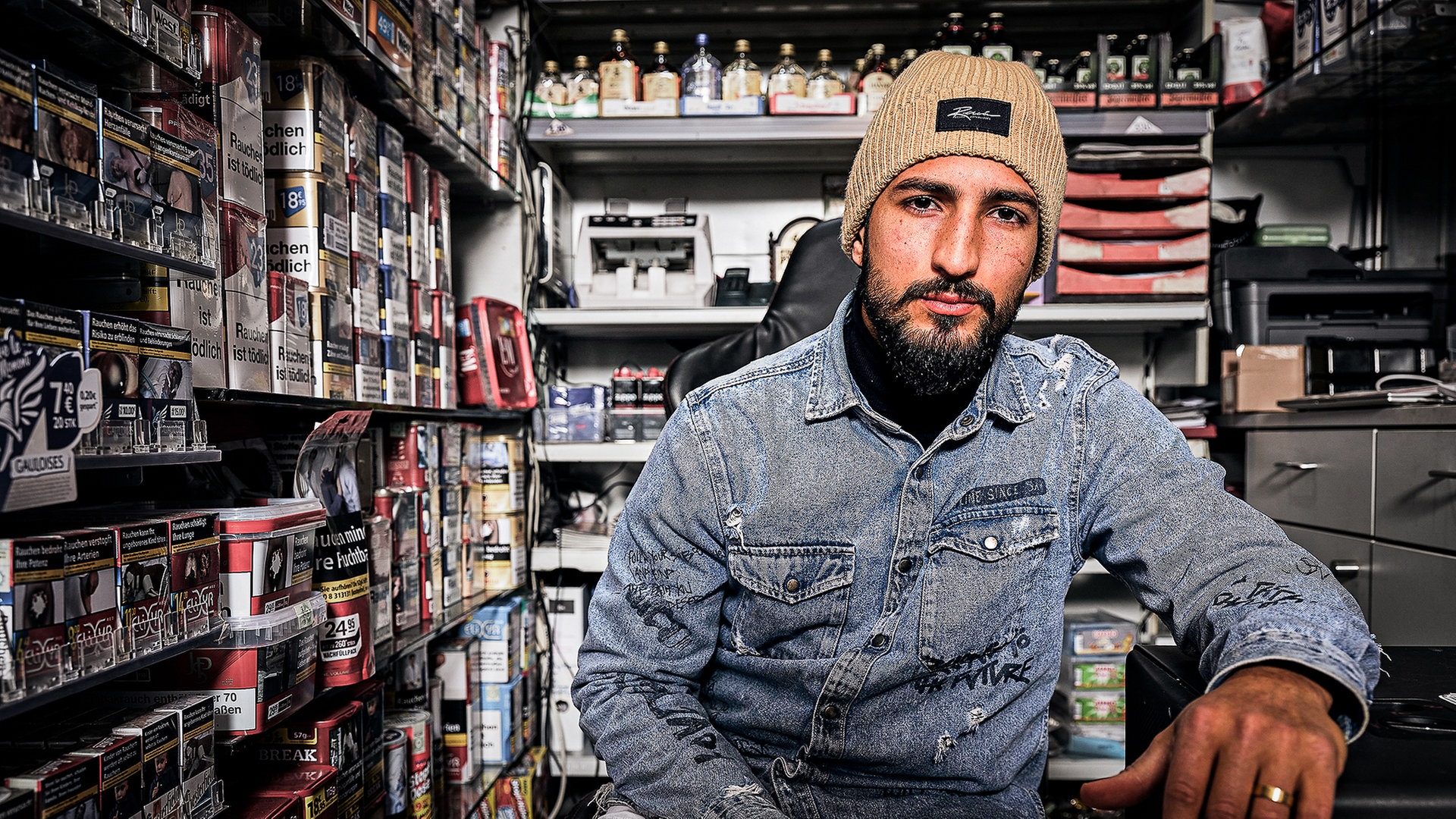 Hard Life: Folge 4: Ich arbeite mitten im Ghetto (S01/E04) | ARD Mediathek