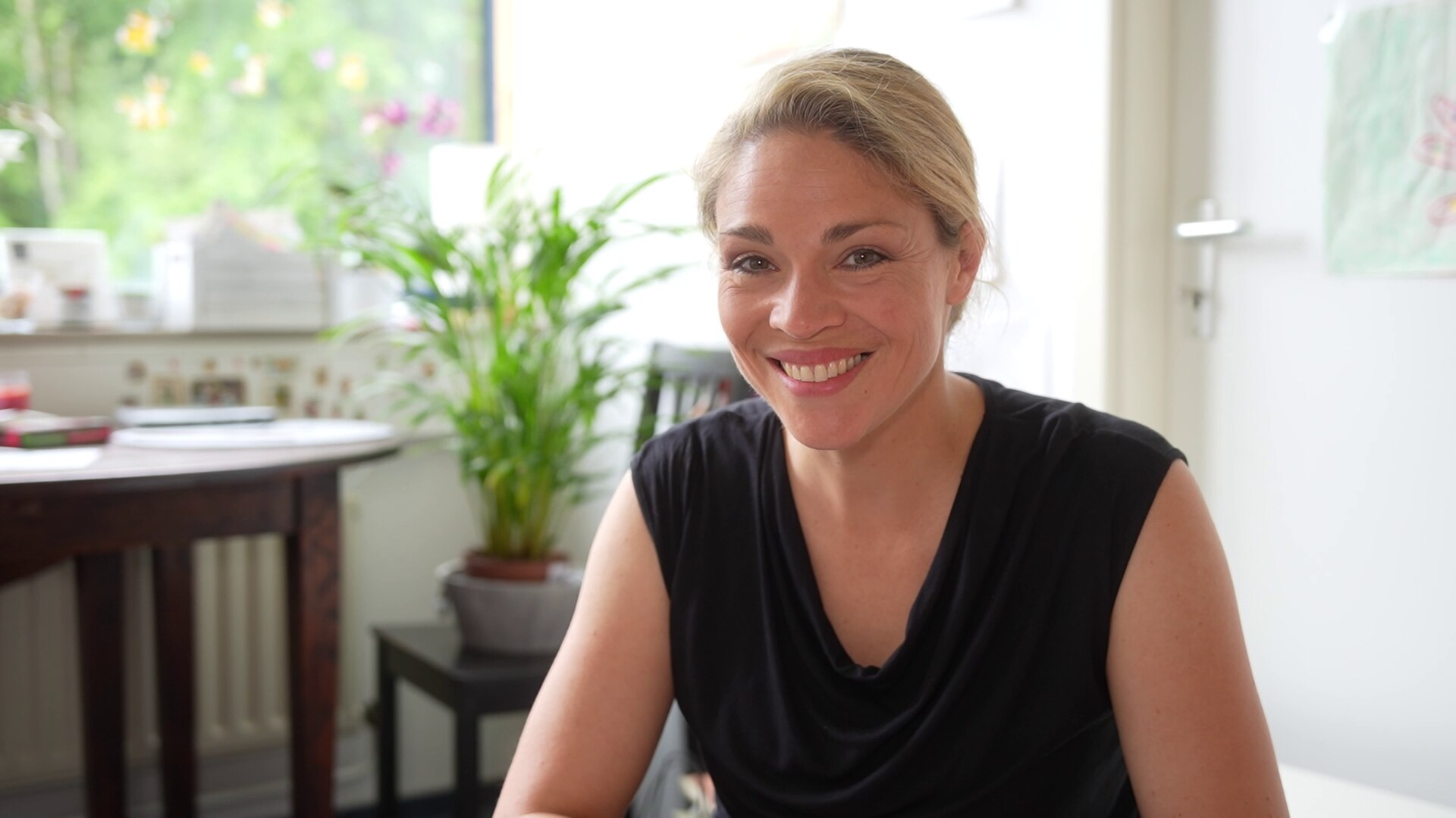 Rote Rosen: Wir stellen vor: Jelena Mitschke spielt Dr. Britta Berger ...