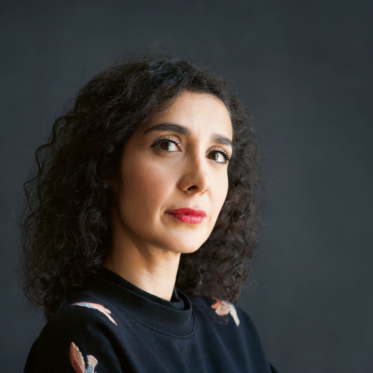 SWR2 Tandem · Häusliche Gewalt - Anwältin Asha Hedayati vertritt Frauen vor Gericht · Podcast in ...