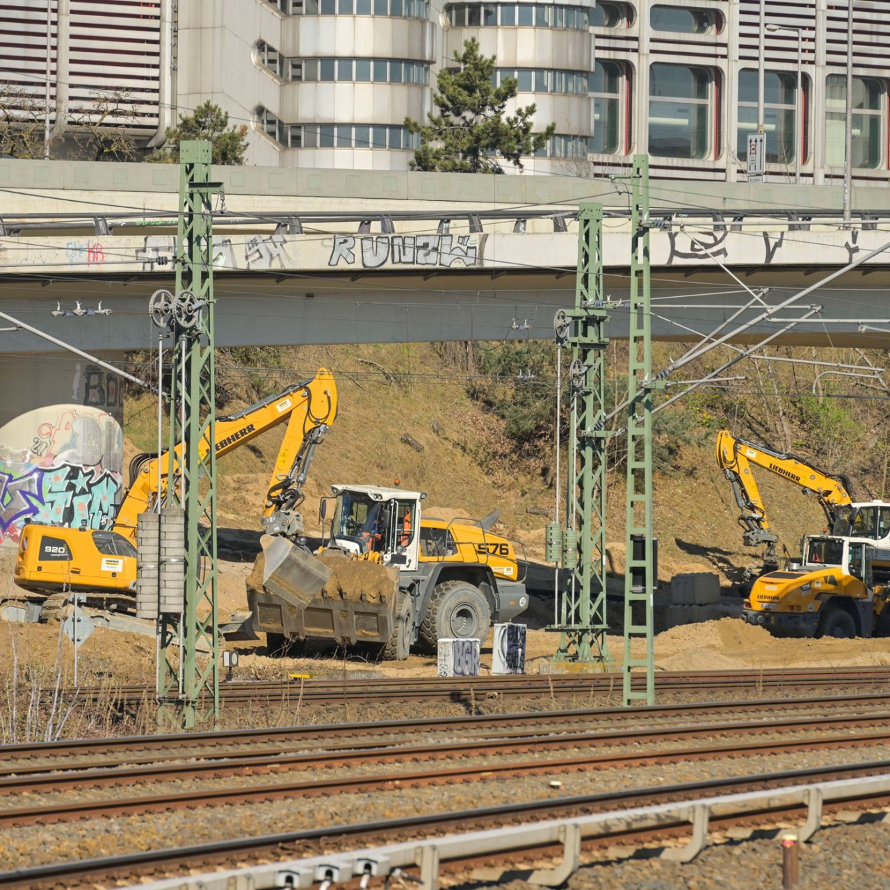 Berlin und Brandenburg · Schopf (SPD): Neubau der A100-Brücke in zwei ...