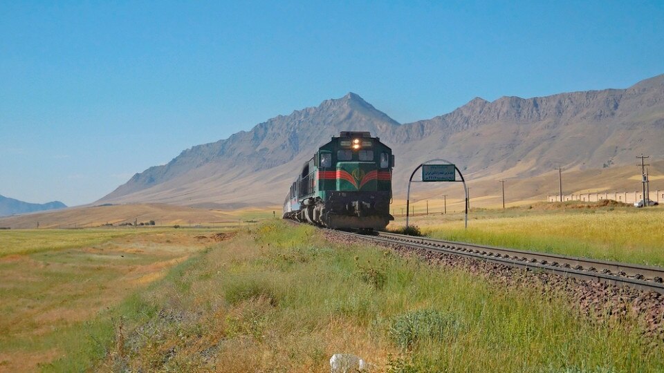 alpha-doku: Mit dem Zug durch den Iran | ARD Mediathek