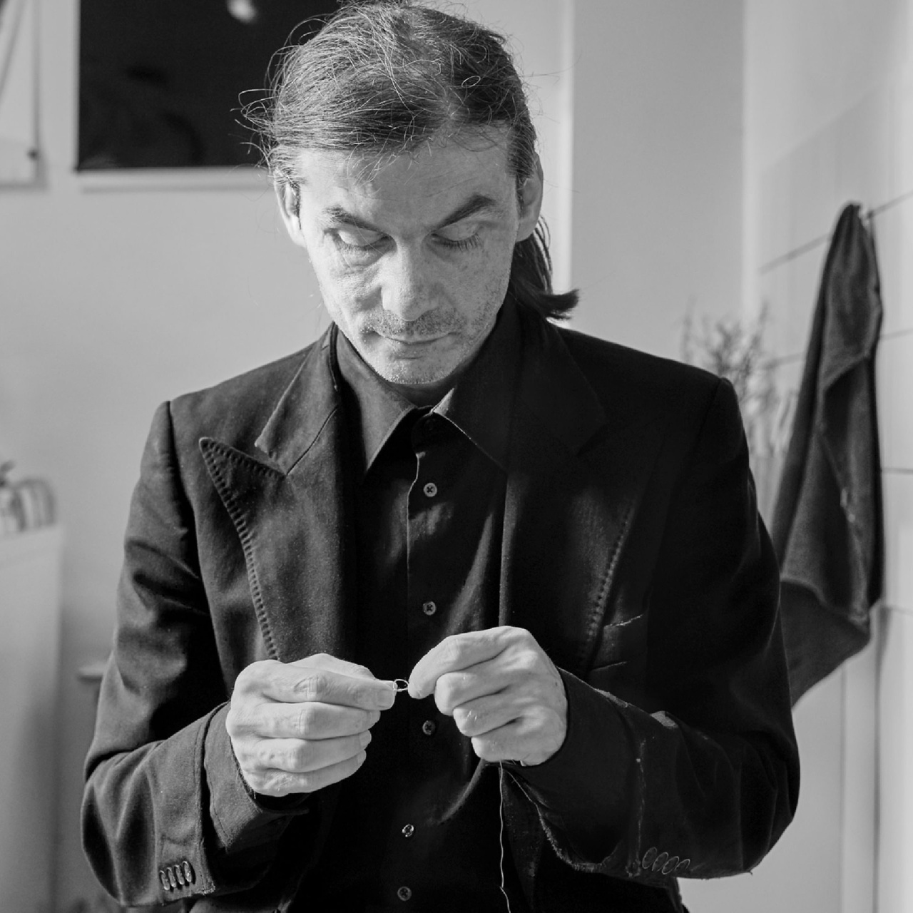 Feature · Das große Nichts und das kleine Alles – Porträt des Künstlers Jens Risch in 12 Szenen ...