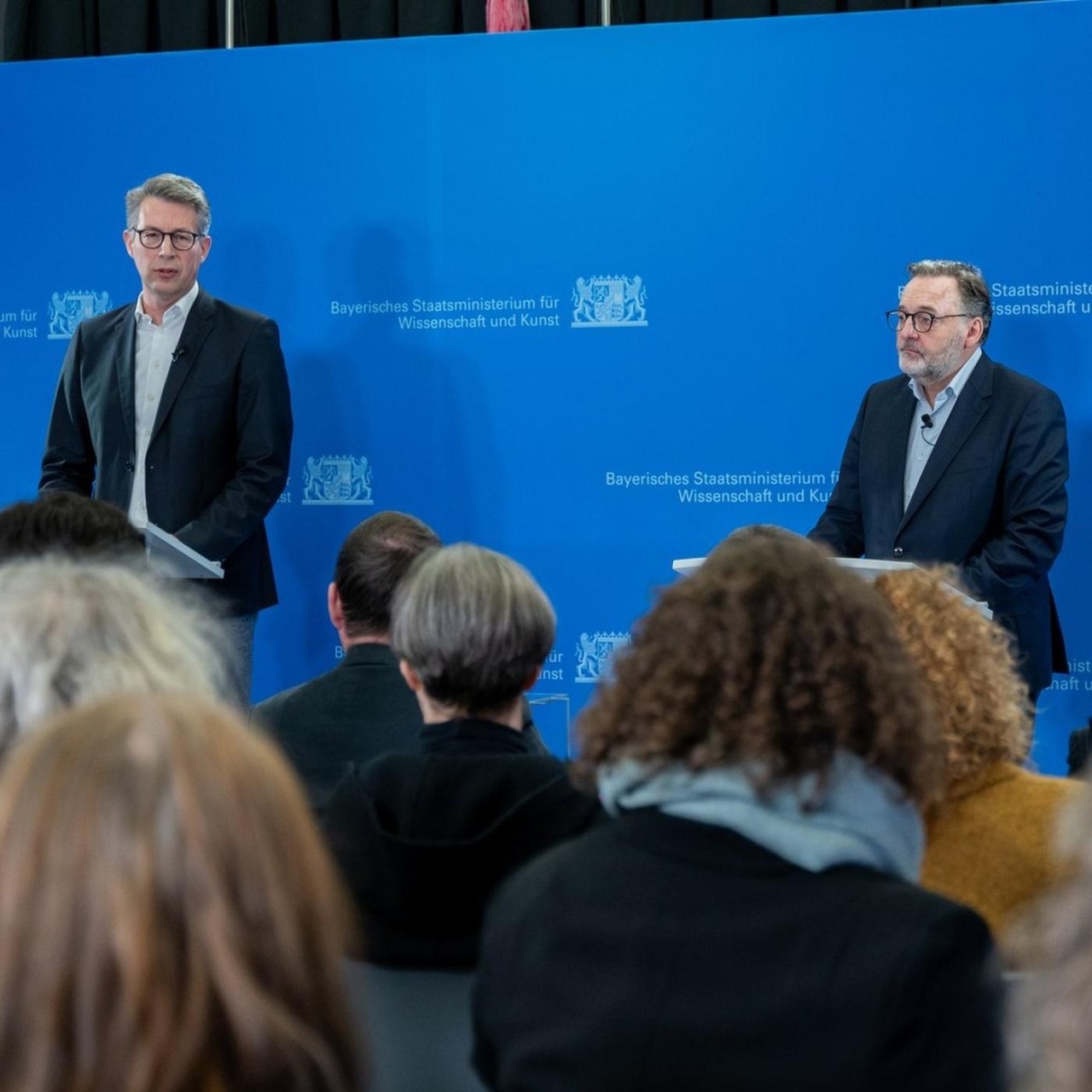 Kultur-Update · „Neuanfang“ nach Raubkunst-Kritik: Direktor Maaz tritt zurück · Podcast in der ...