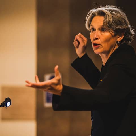 Das Musikporträt · Die Chordirigentin Grete Pedersen - viele Stimmen ...