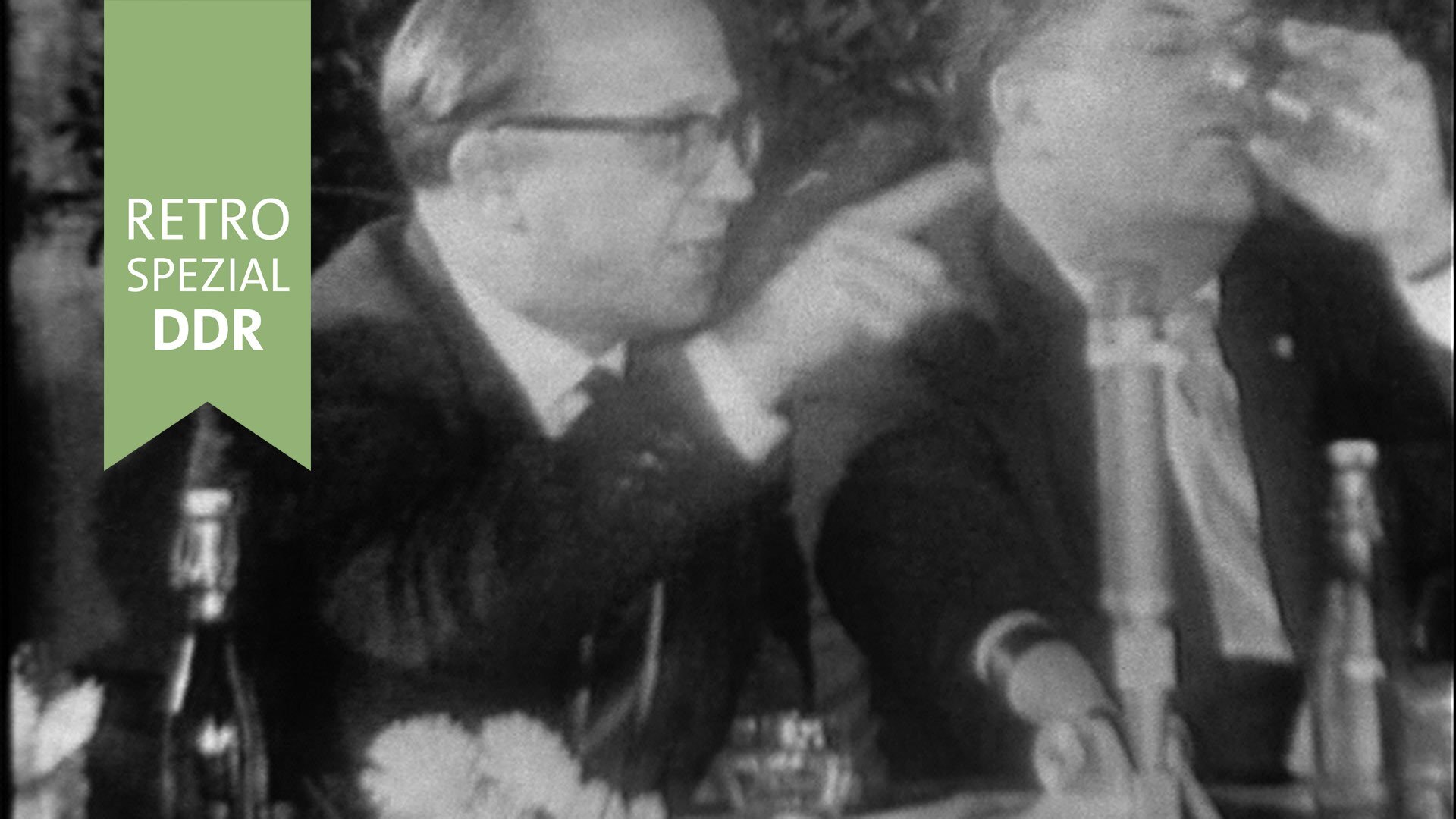 Aktuelle Kamera: Besuch von Horst Sindermann auf einem Bauernforum in ...