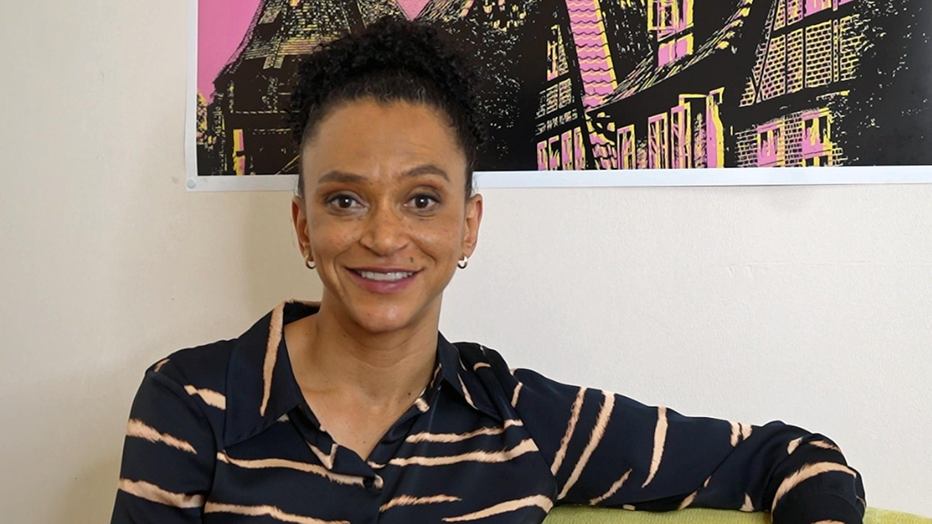 Rote Rosen: Q&A: Fan-Fragen an Sarah Masuch | ARD Mediathek