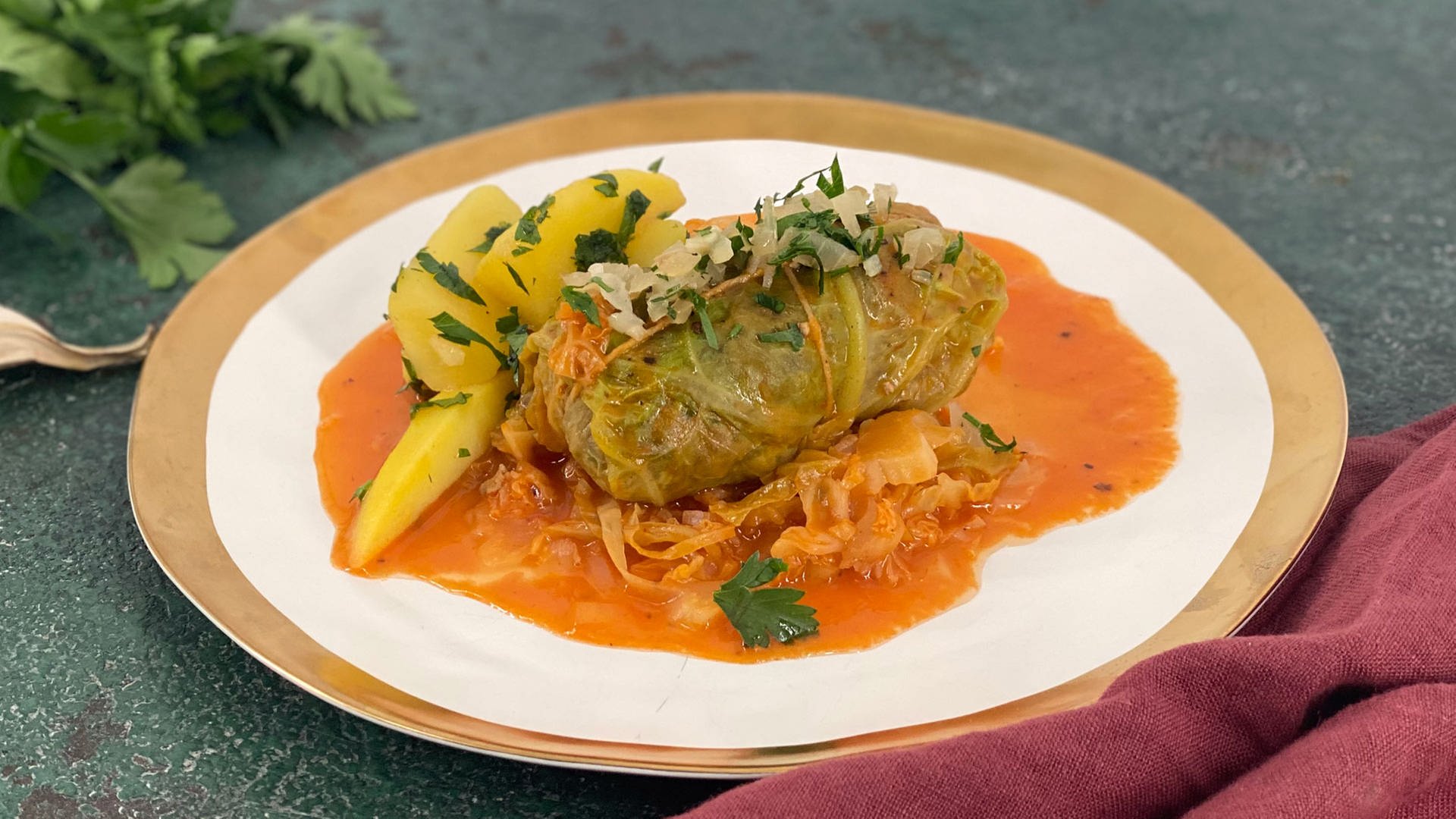 ARD-Buffet: Rezept: Wirsingrouladen mit Hackfüllung | ARD Mediathek