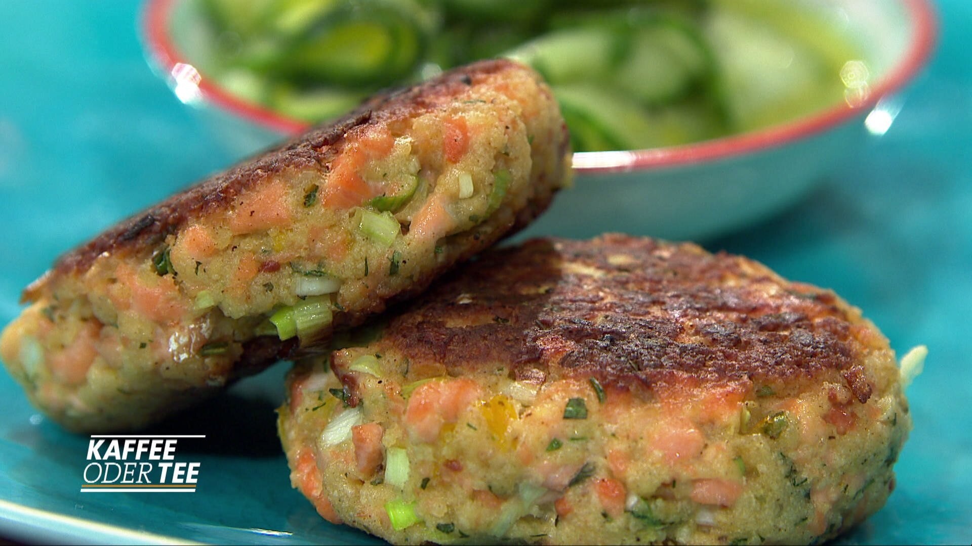 Kaffee oder Tee: Rezept: Fischfrikadellen mit Zucchini-Gurkensalat ... Kaffee oder Tee: Rezept: Fischfrikadellen mit Zucchini-Gurkensalat ...