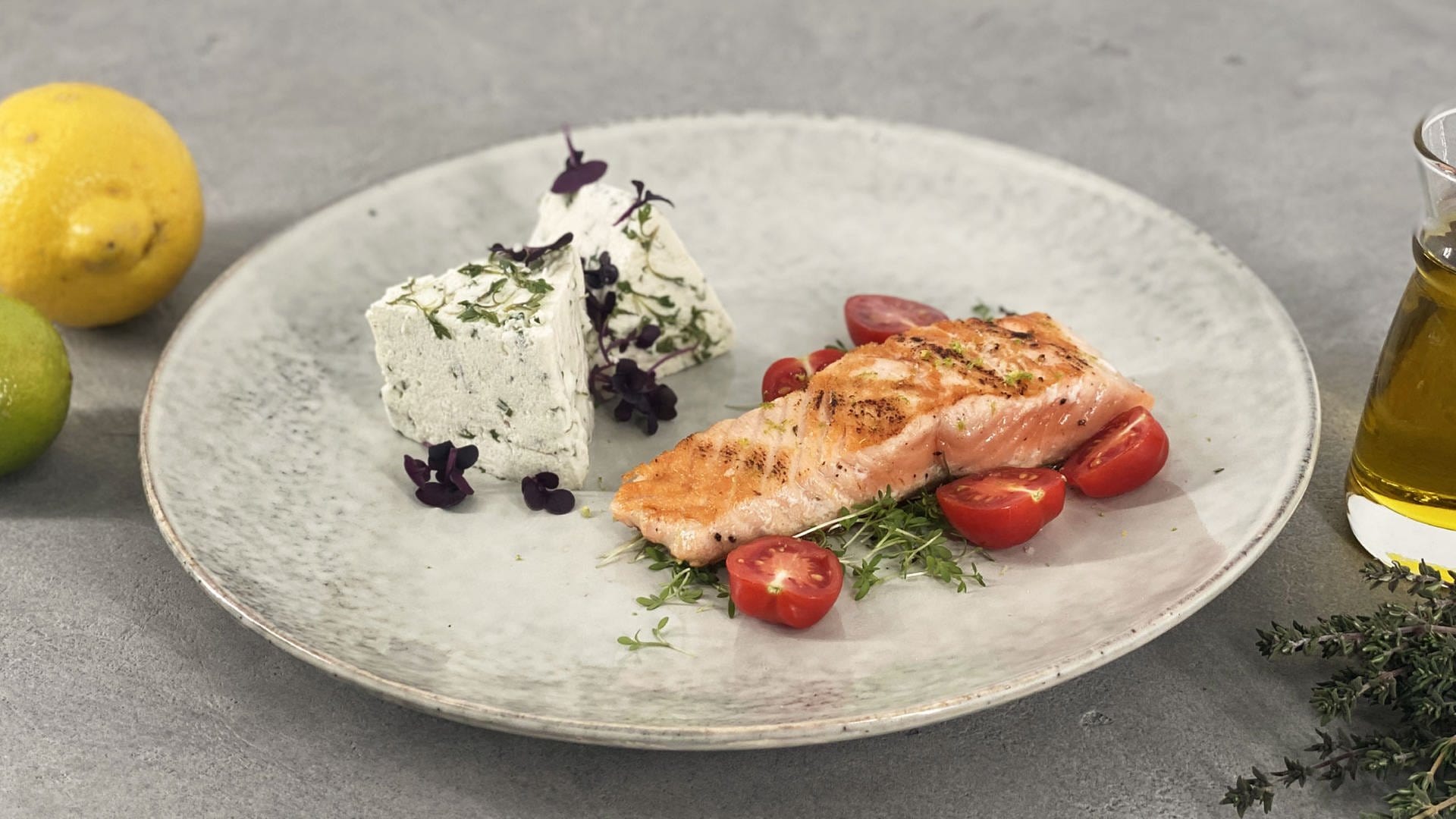 ARD-Buffet: Rezept: Gebratener Lachs mit Kresse-Mousse | ARD Mediathek