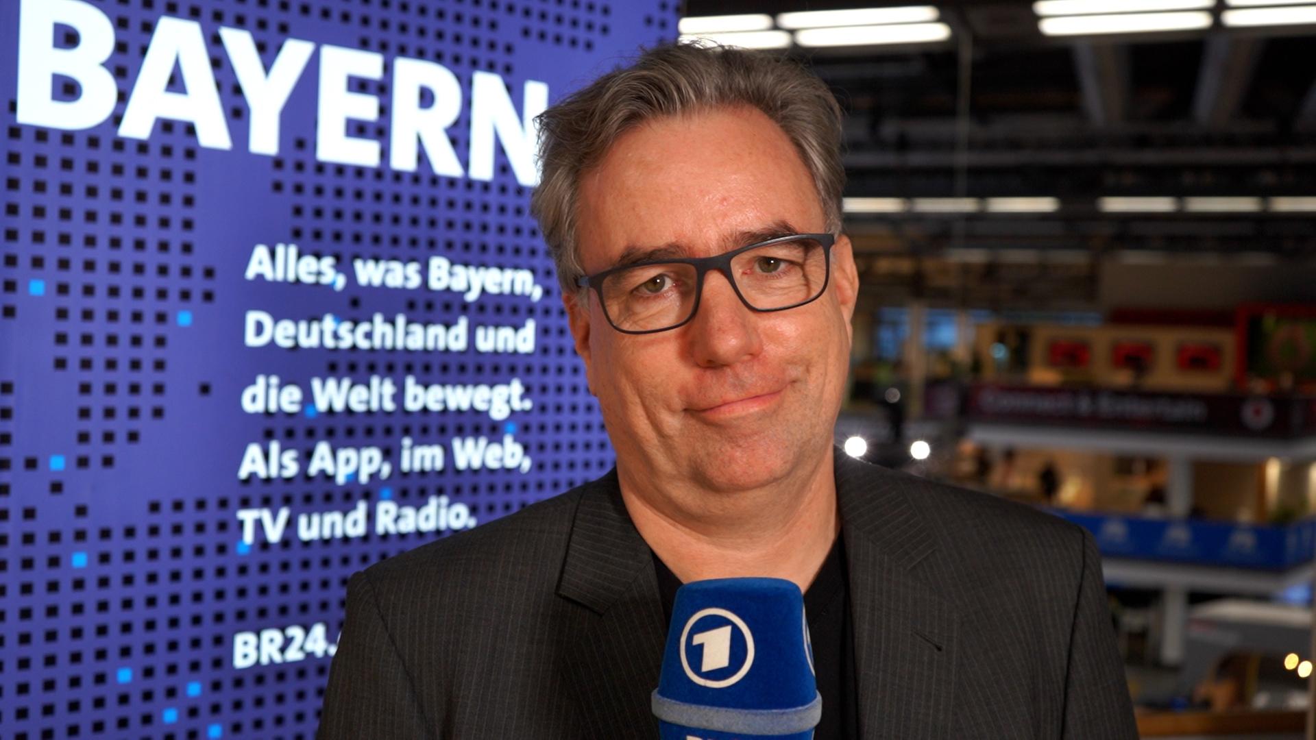 Medientage München: Wer hört 2022 Podcasts? Martin Liss stellt Studie ...