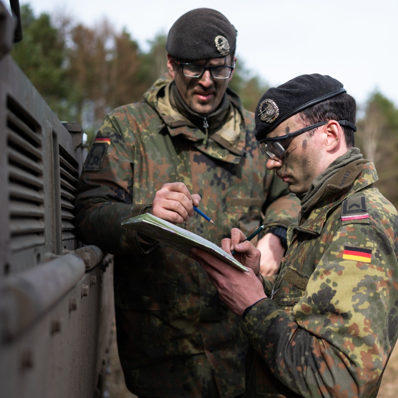 Putins Krieg Interviews Und Hintergründe · Bundeswehr Registriert Mehr Anträge Auf