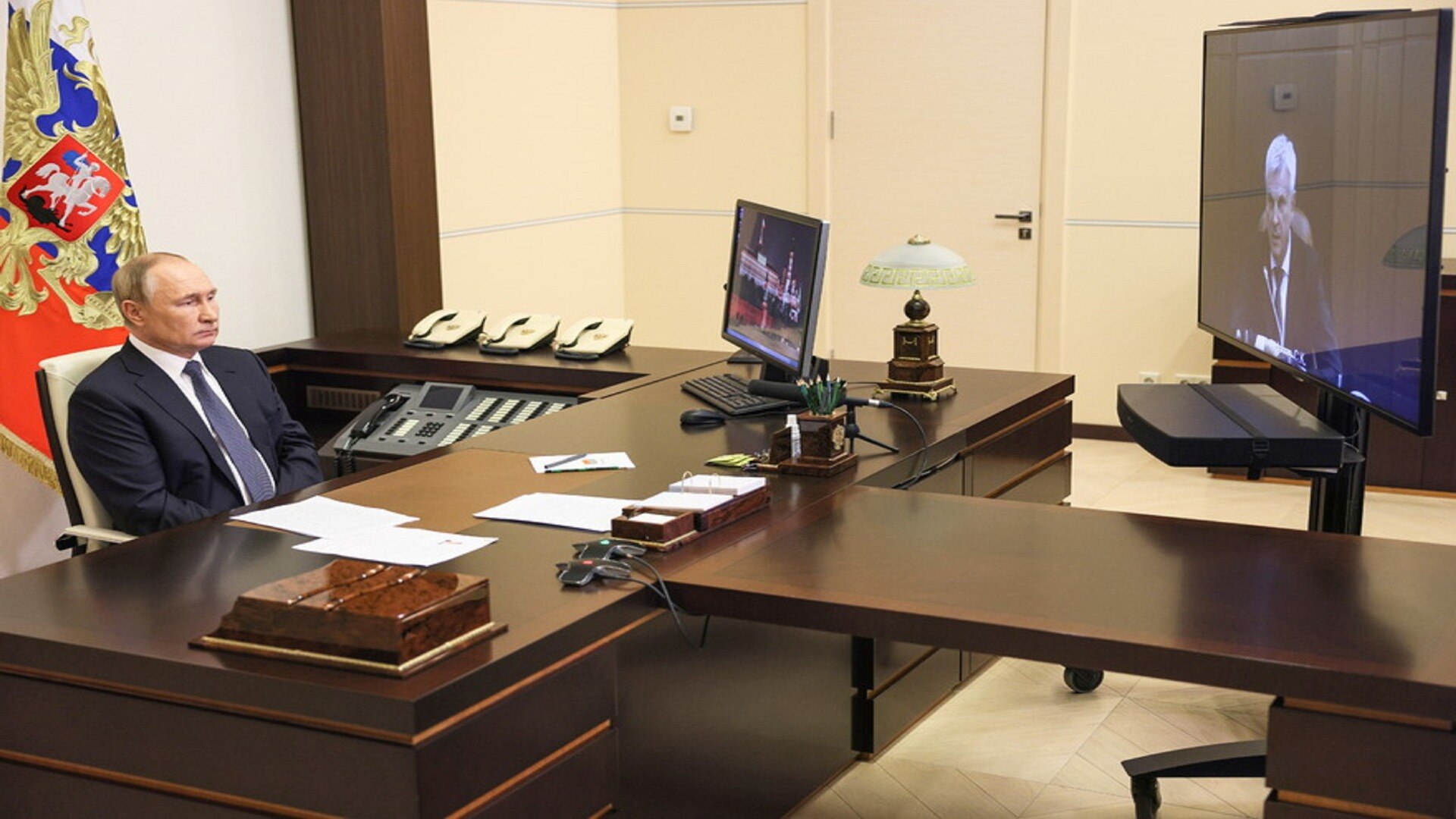 phoenix runde: Steinmeier in Kiew - Wie muss der Westen handeln? | ARD ...