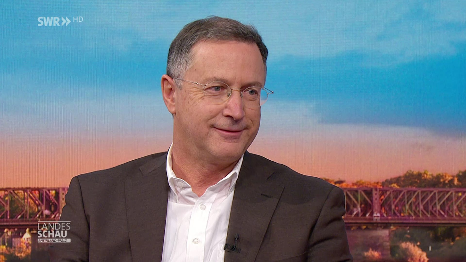 Landesschau Rheinland-Pfalz: Journalist Klaus Scherer: Buch über Hass ...