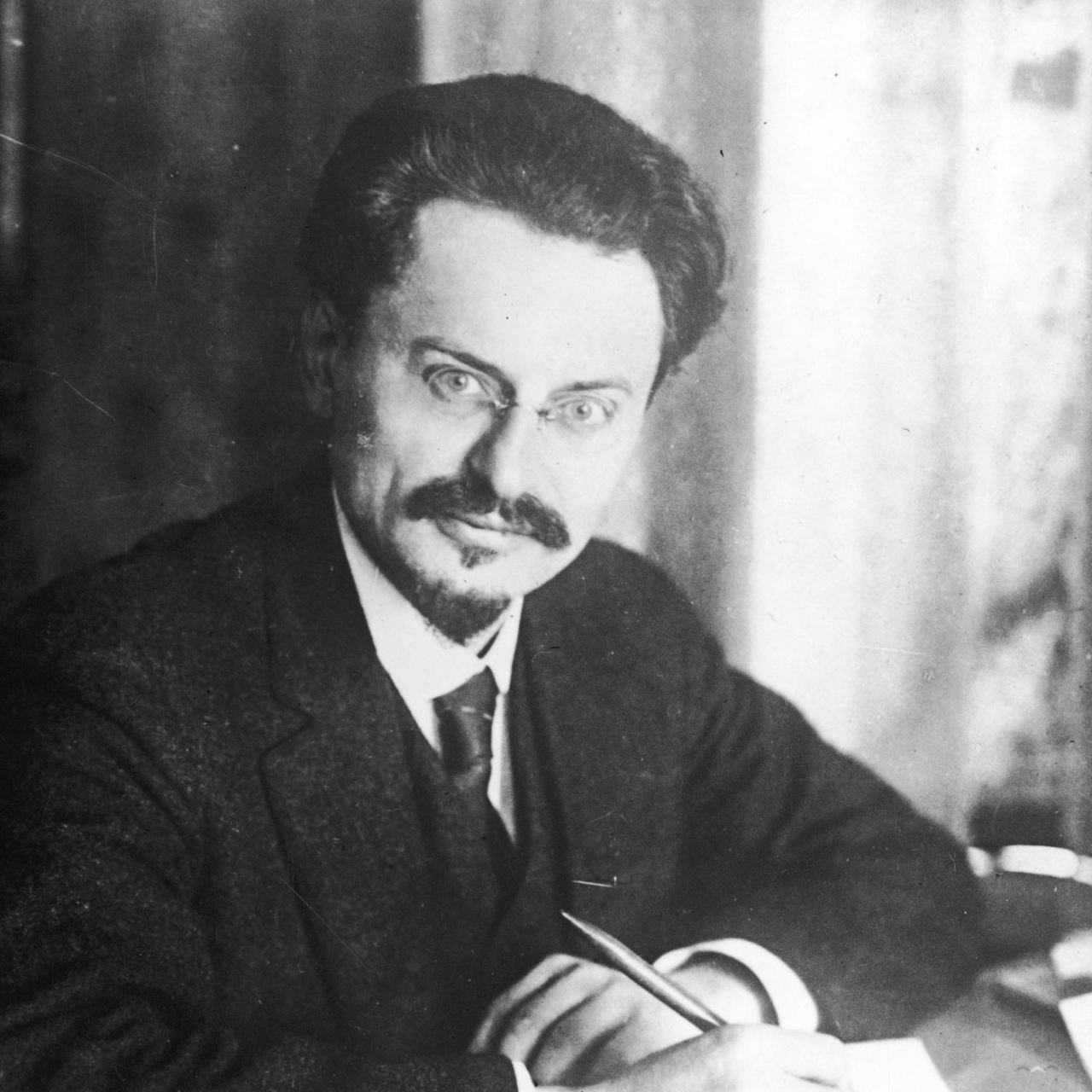 Tatort Geschichte - True Crime meets History · Leo Trotzki: Der rote ...