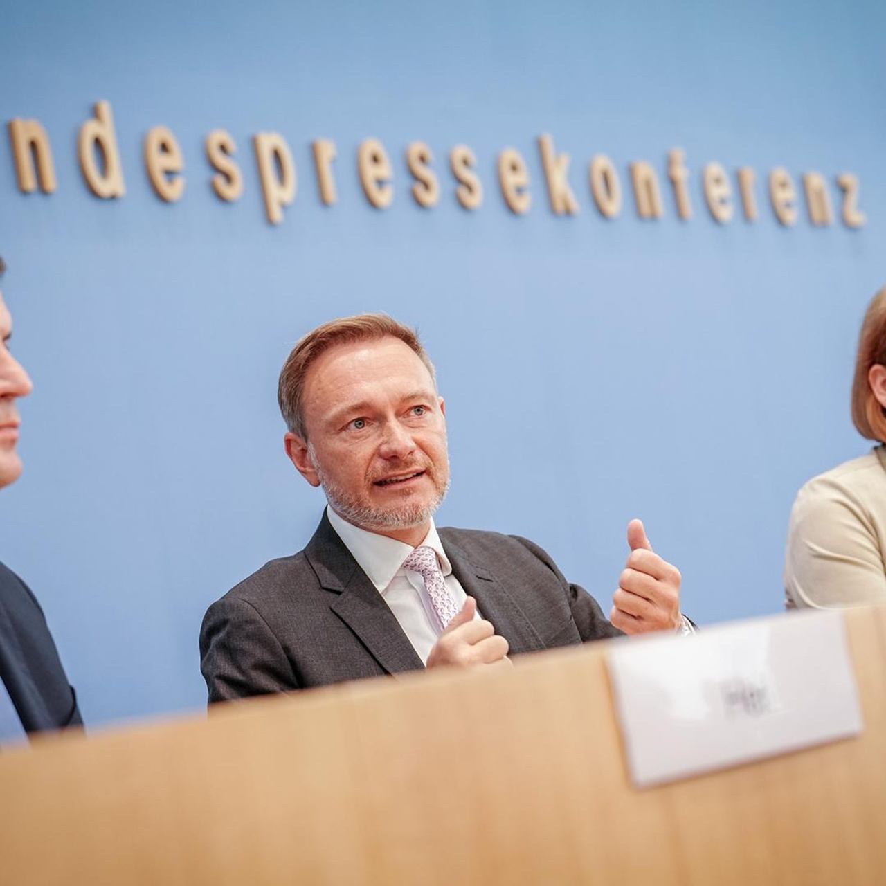 Deutschlandfunk - Der Tag · Kindergrundsicherung – 2,4 Milliarden - hat sich das Ringen gelohnt ...