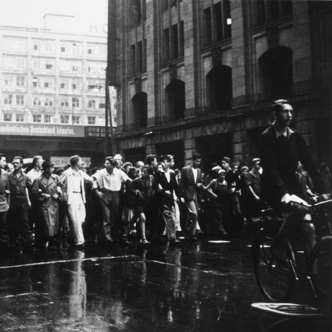 Alles Geschichte - Der History-Podcast · DIE FRÜHE DDR - Stalinallee ... Alles Geschichte - Der History-Podcast · DIE FRÜHE DDR - Stalinallee ...