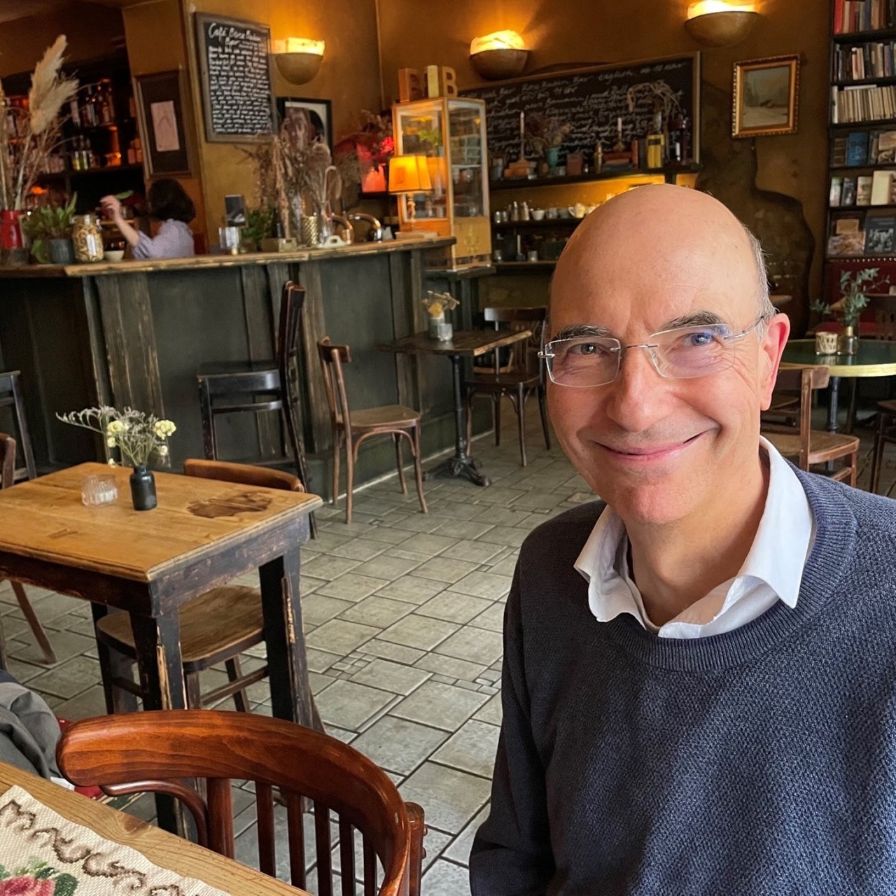 Gespräch · Harald-Alexander Korp: "Ich will zeigen, dass Lachen Trost ...