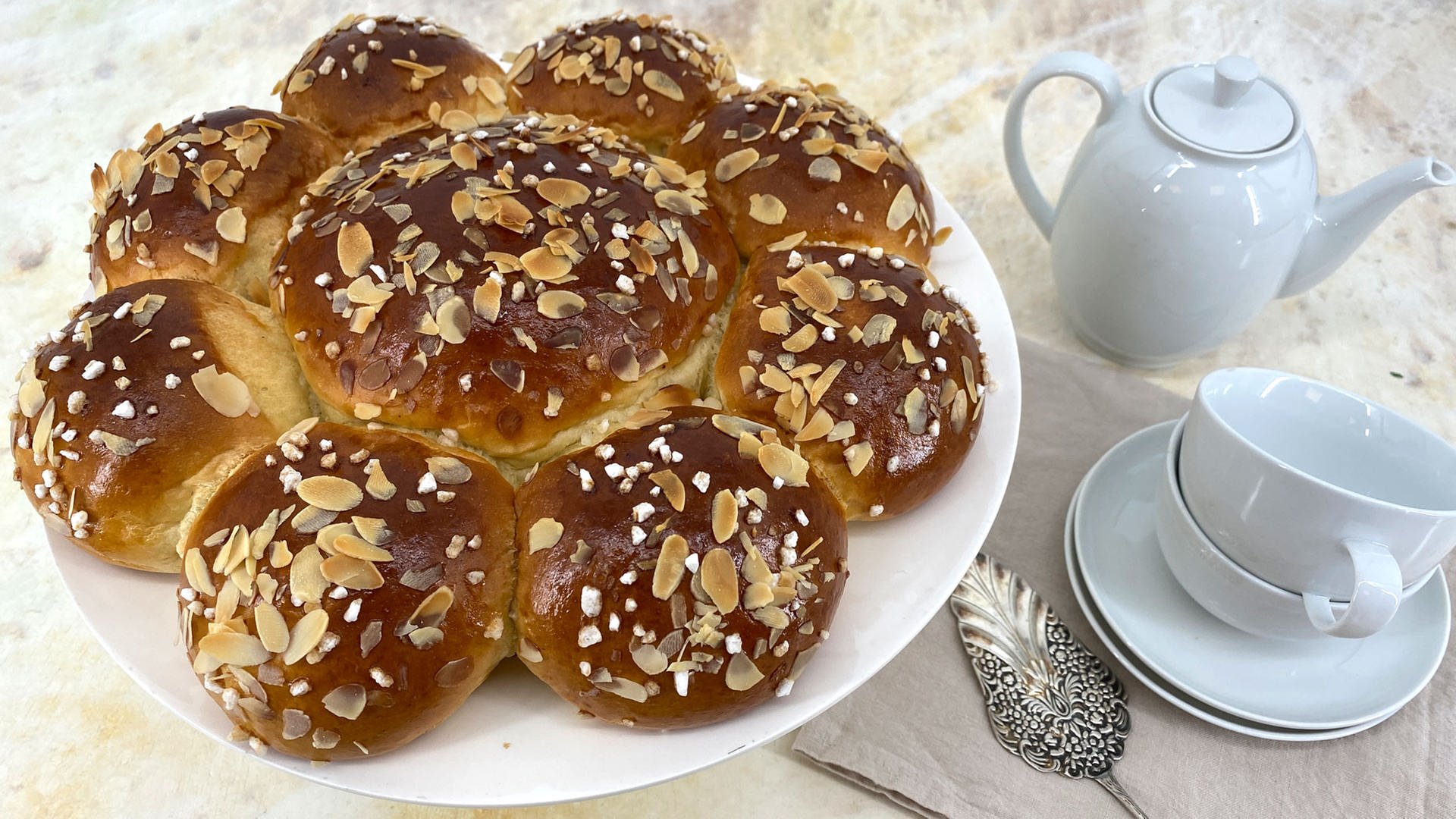 Kaffee oder Tee: Rezept: Dreikönigskuchen | ARD Mediathek