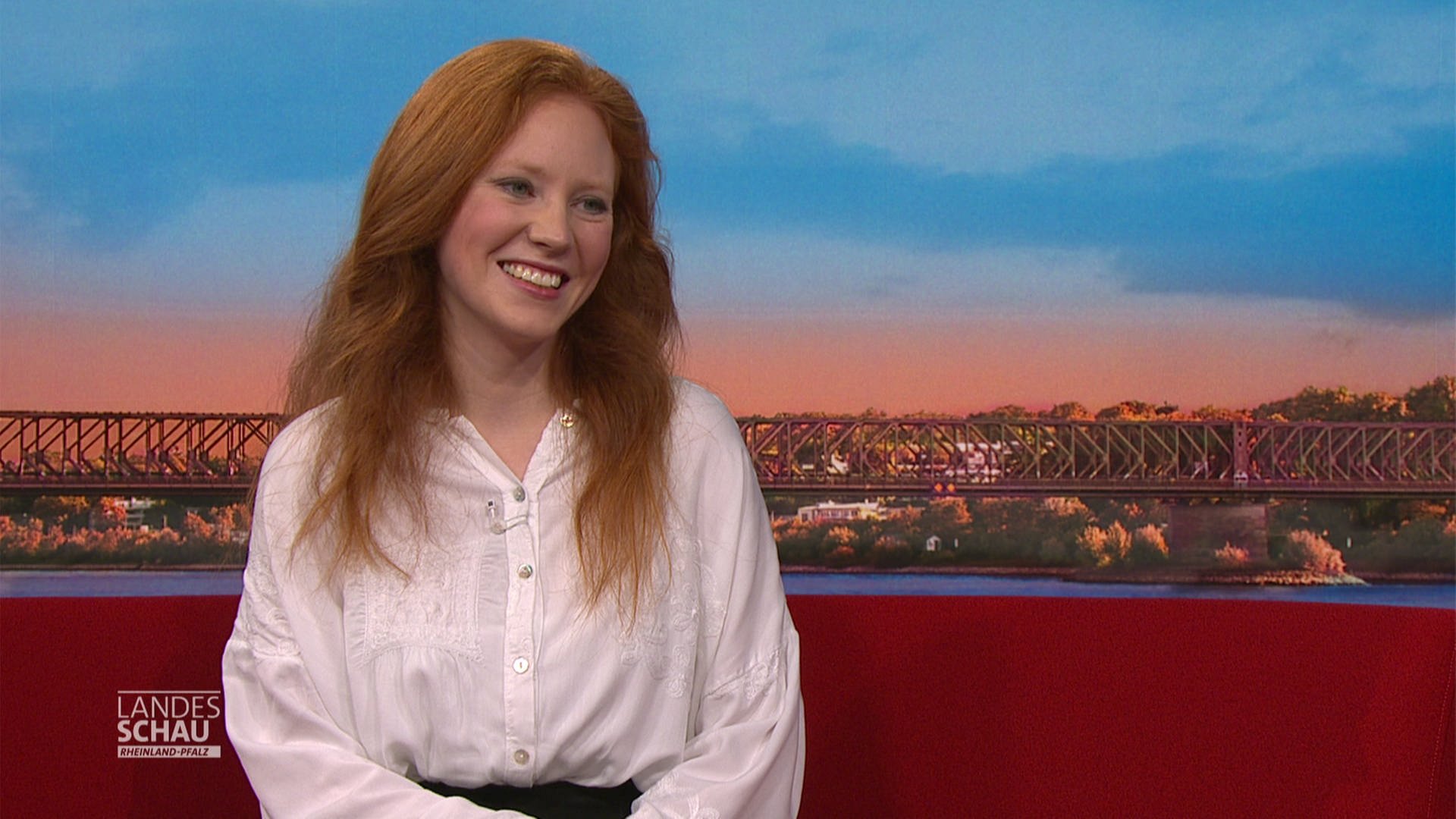 Landesschau Rheinland-Pfalz: Akkordeonistin Scarlett Christmann erhält ...