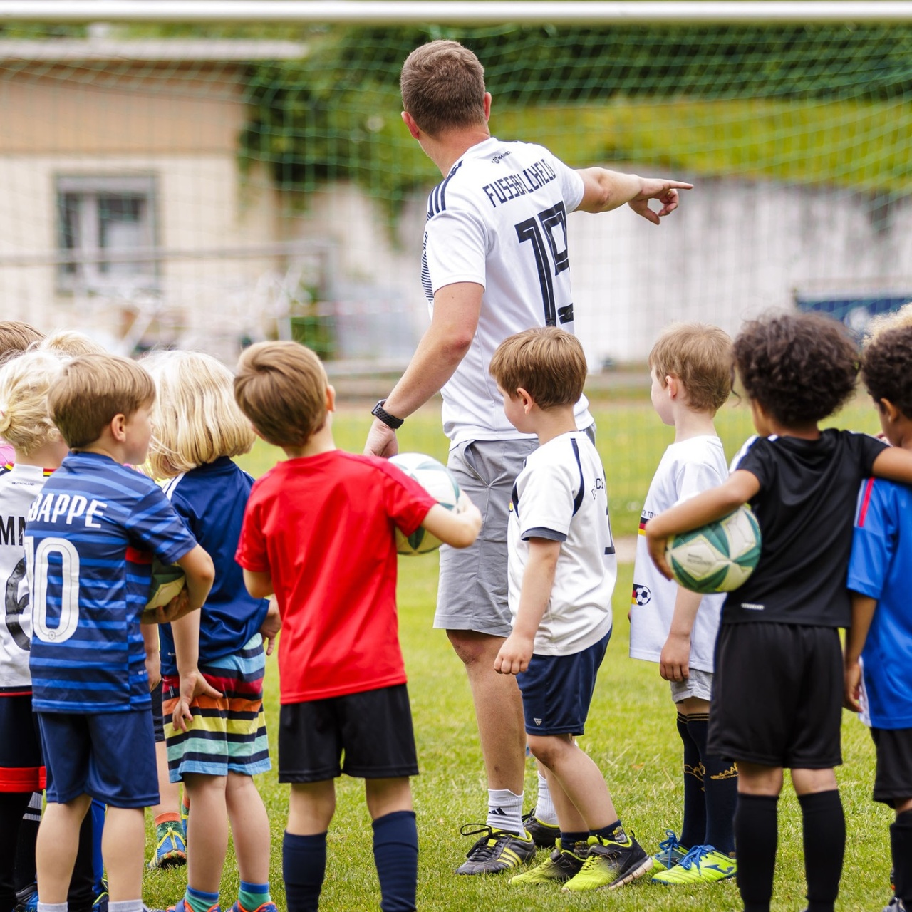 WDR 5 Morgenecho - Interview · Ehrenamt in Sportvereinen: "Enormes Thema" · Podcast in der ARD ...