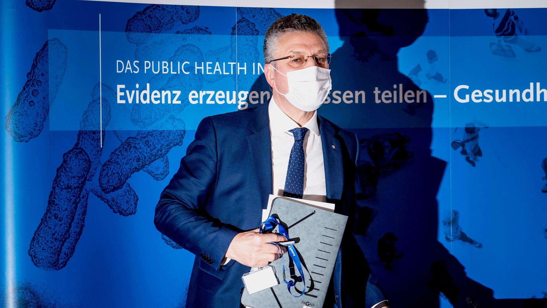 phoenix vor ort: Robert Koch-Institut fordert schärfere Corona-Maßnahmen | ARD Mediathek