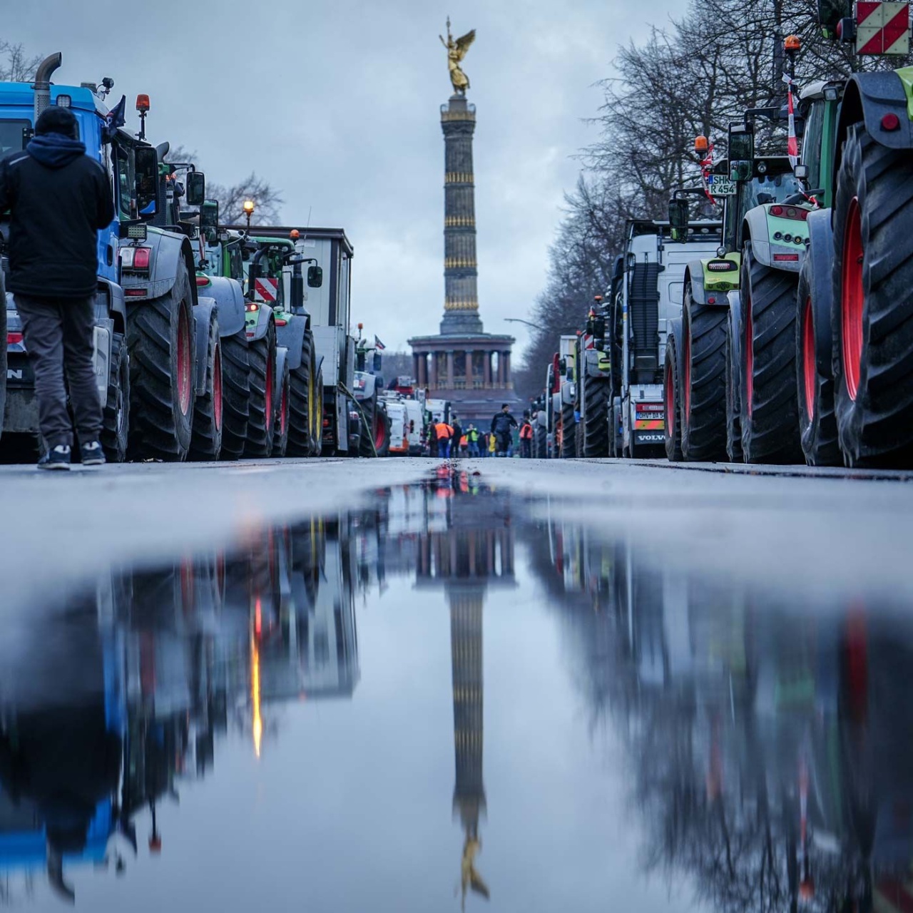 Politik · Sundermeyer: Rechtsradikale wollten Bauernproteste ...