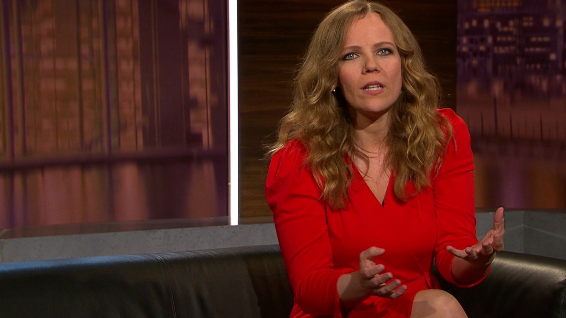 extra 3: Sarah Bosetti antwortet auf Gewalt gegen Frauen | ARD Mediathek