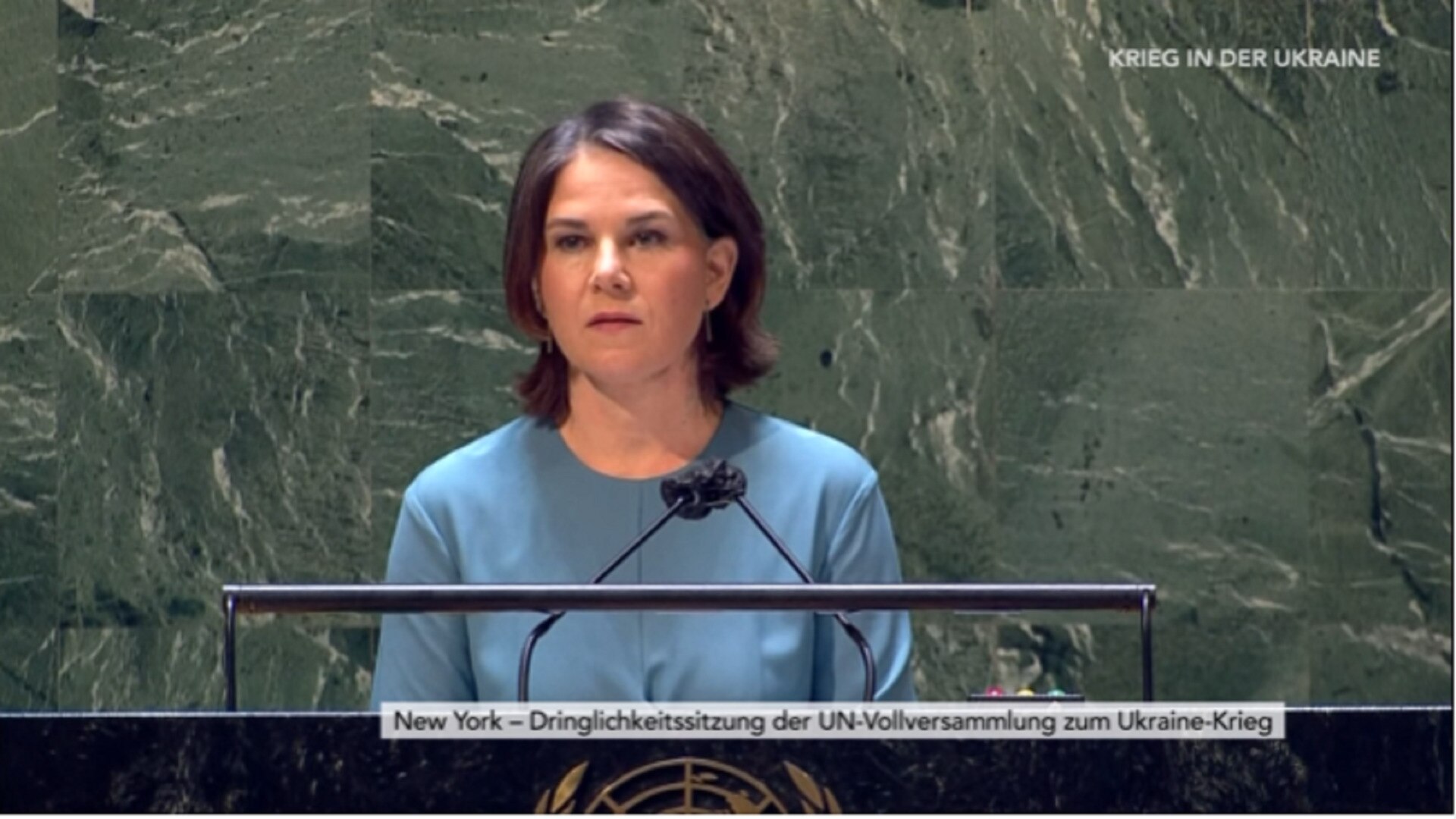 phoenix der tag: Baerbock: "Krieg markiert Beginn einer neuen Ära ...