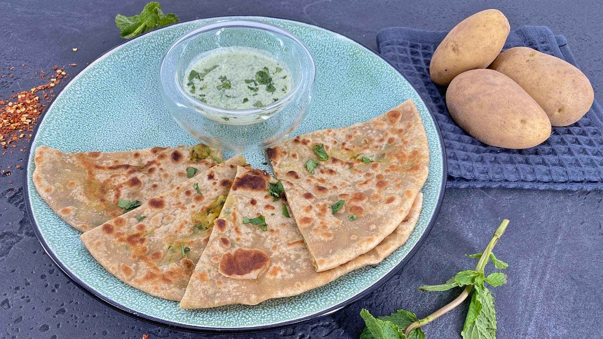 ARD-Buffet: Rezept: Gefüllte Fladen-Pfannenbrote 'Aloo Paratha' | ARD ...