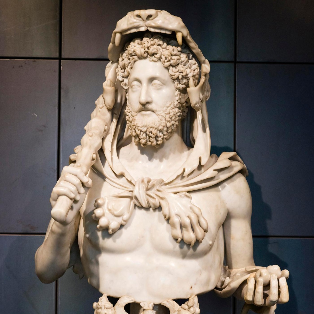 Tatort Geschichte - True Crime meets History · Commodus (2/2): Der Tod ...