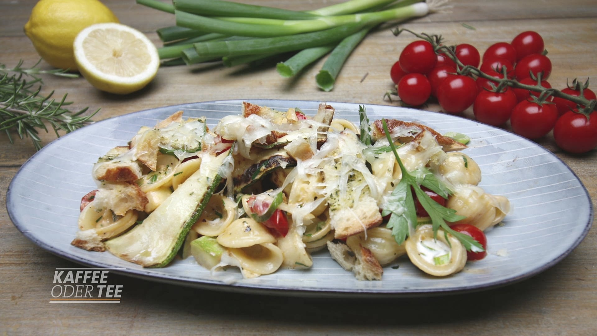 Kaffee oder Tee: Rezept: Pasta mit Zucchini und Knusperbröseln | ARD ... Kaffee oder Tee: Rezept: Pasta mit Zucchini und Knusperbröseln | ARD ...