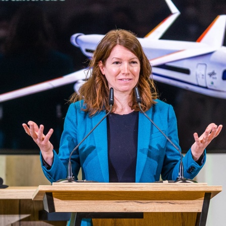 Aktuell · Anna Christmann, Koordinatorin für die Deutsche Luft- und ...