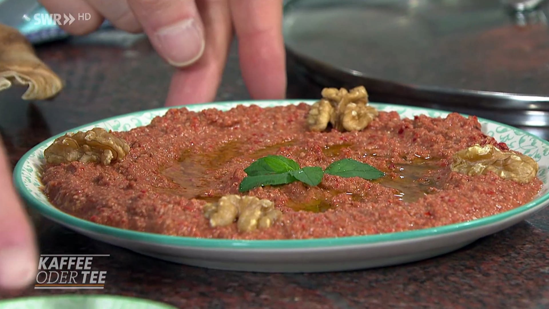 Kaffee oder Tee: Rezept Paprika-Walnuss-Aufstrich | ARD Mediathek