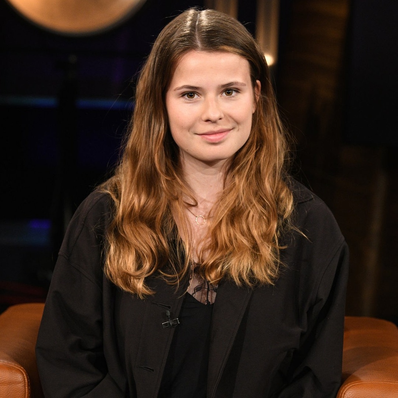 Interview · Luisa Neubauer: "Großer Auftrag, Ende der fossilen Energien einzuleiten" · Podcast ...