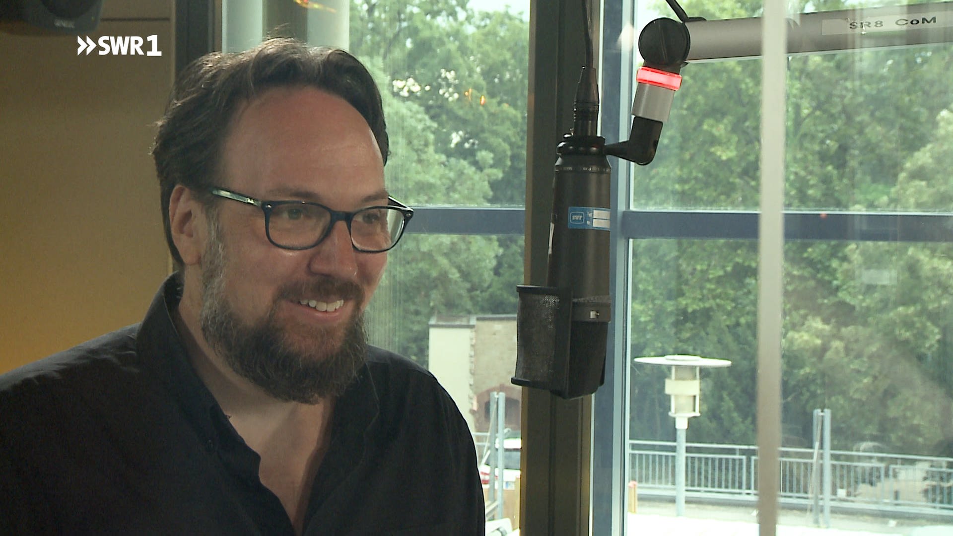 SWR1 Leute: Carsten Henn | Schriftsteller und Weinjournalist | Wie hält ...