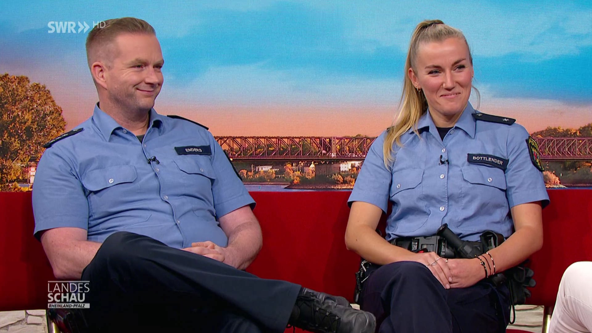 Landesschau Rheinland-Pfalz: Polizeikräfte Lena Bottlender und Jan ... Landesschau Rheinland-Pfalz: Polizeikräfte Lena Bottlender und Jan ...