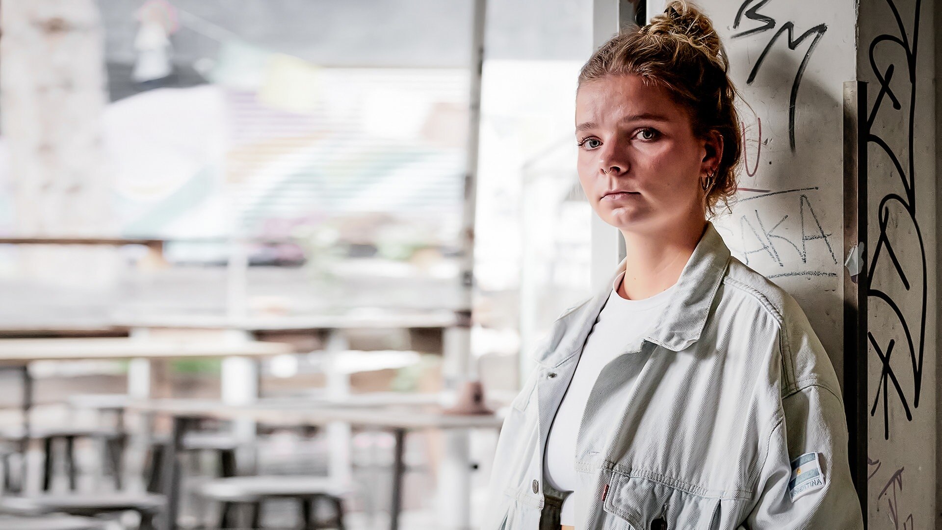 Hard Life: Folge 6: Ich habe studiert und bin pleite (S02/E06) | ARD ...