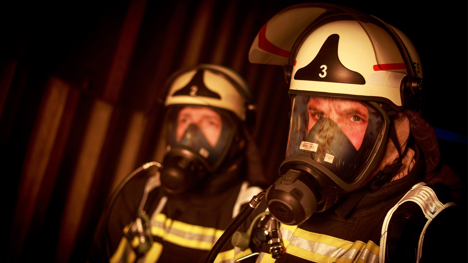 Feuer & Flamme: Folge 1: Wohnungsbrand nach Akku-Explosion (S06/E01 ... Feuer & Flamme: Folge 1: Wohnungsbrand nach Akku-Explosion (S06/E01 ...