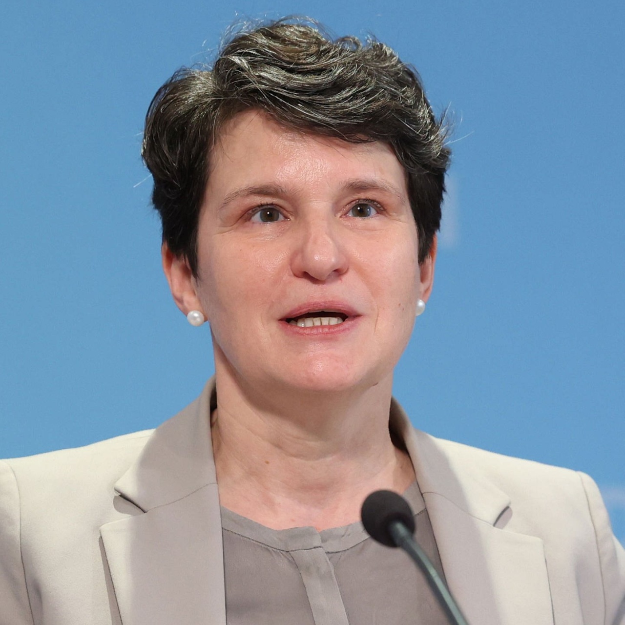 SWR Aktuell im Gespräch · BDI-Chefin Gönner: Müssen wir uns Sorgen um ...