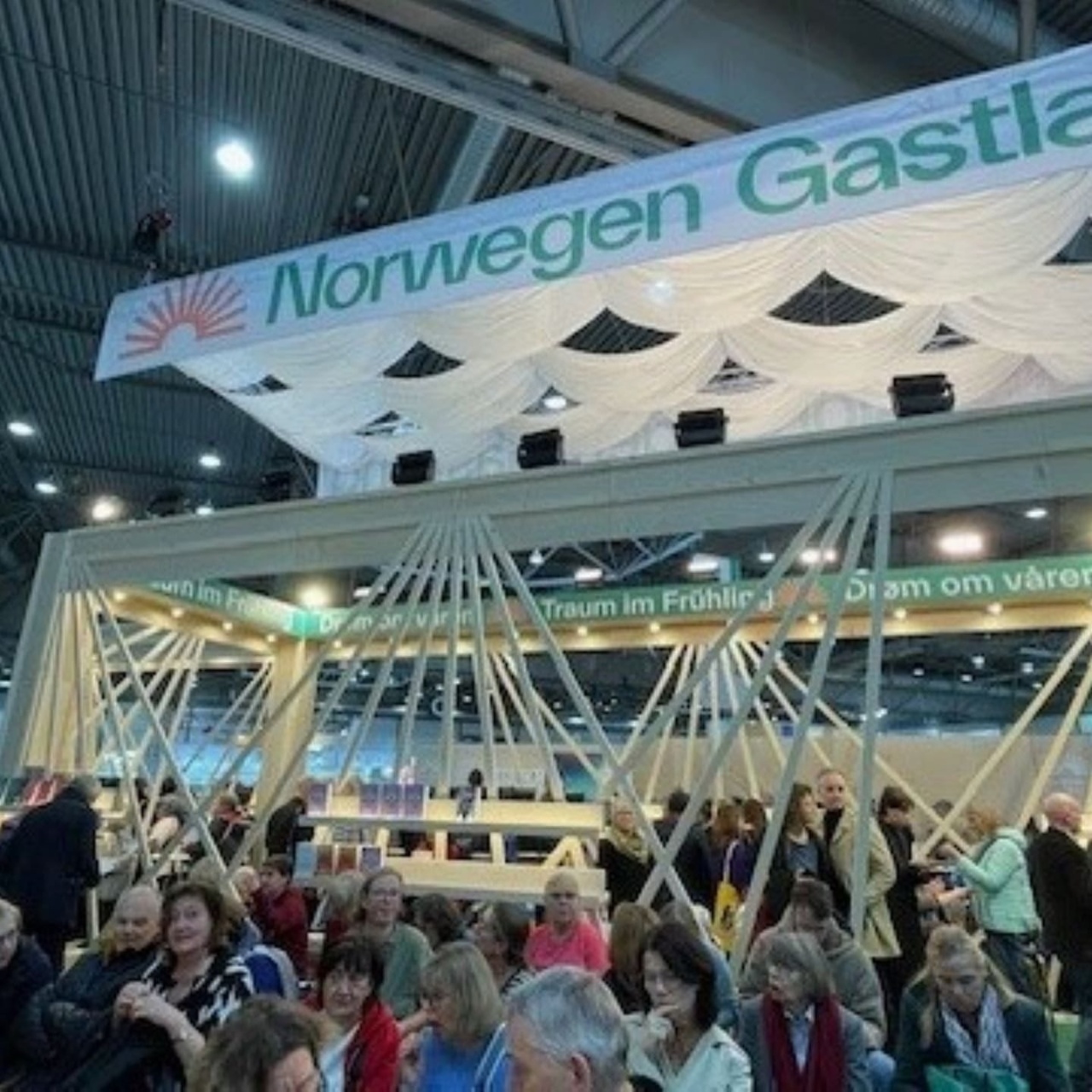 lesenswert Magazin · Leipziger Buchmesse 2025 - Frühlingshaft und ...