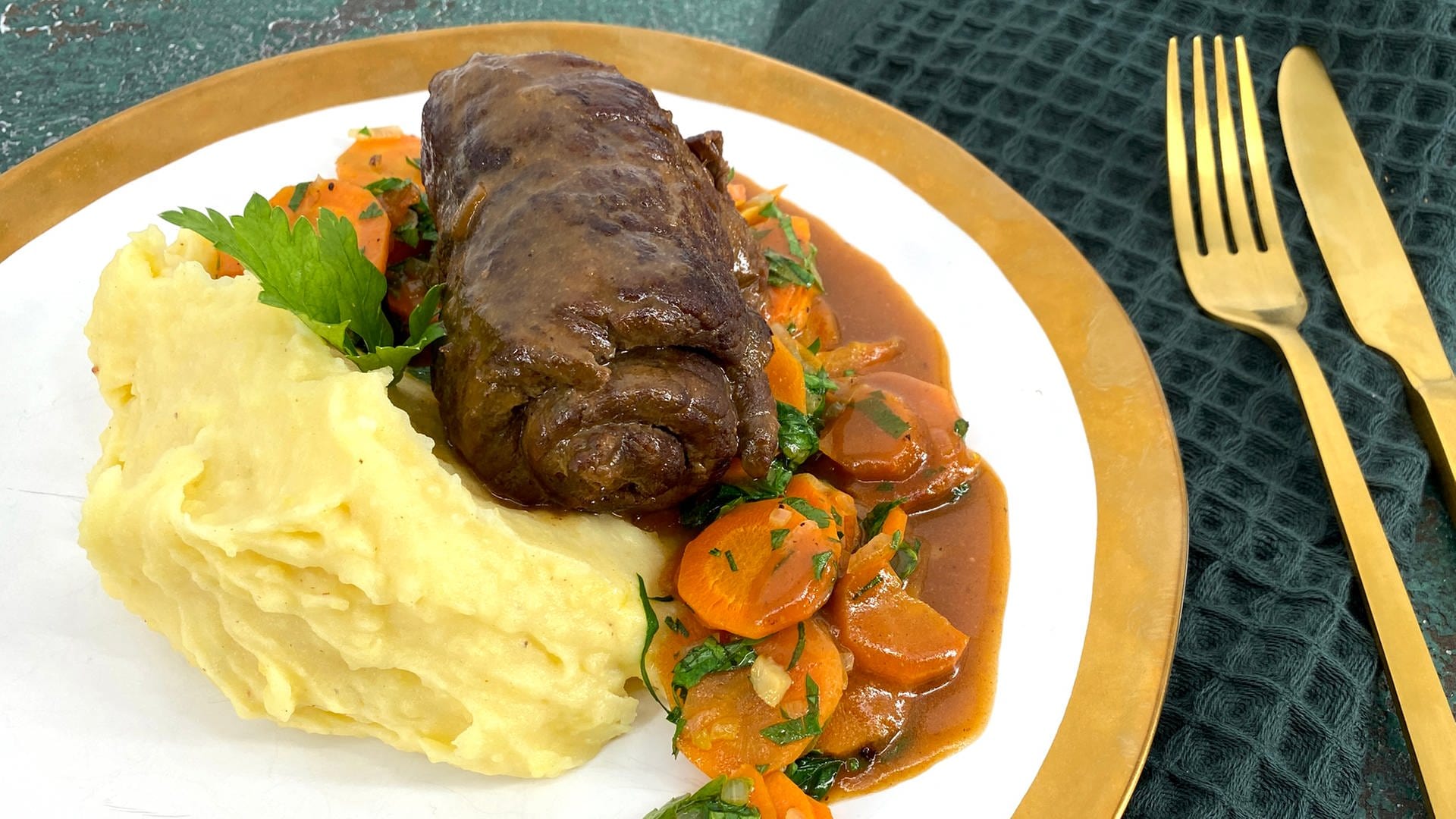 ARD-Buffet: Rezept: Rinderrouladen mit Kartoffelpüree | ARD Mediathek