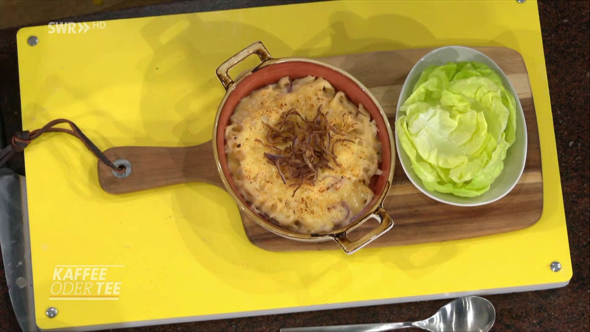 Kaffee oder Tee: Rezept: Käsespätzle mit Röstzwiebeln und Kopfsalat ... Kaffee oder Tee: Rezept: Käsespätzle mit Röstzwiebeln und Kopfsalat ...