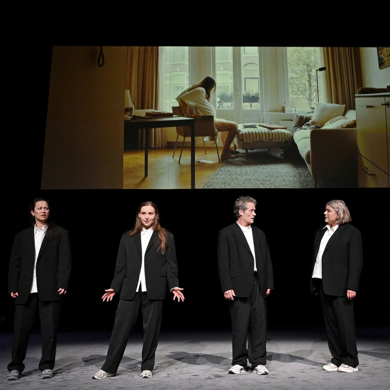Kultur aktuell · Dunkle Schatten der Vergangenheit - „Amsterdam“ von ...