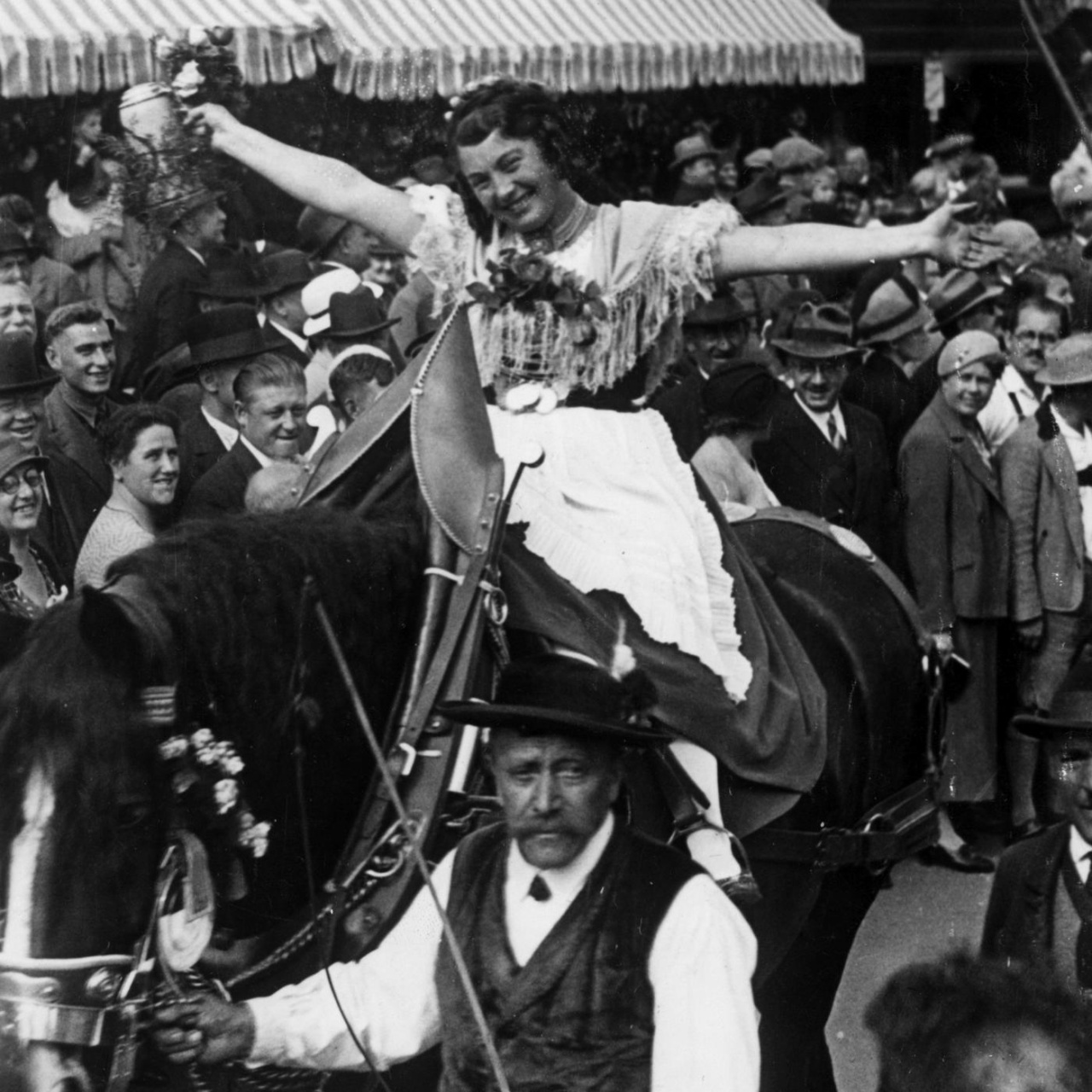 Hörspiel Pool · Kasimir und Karoline. Sozialkritik auf dem Oktoberfest ...