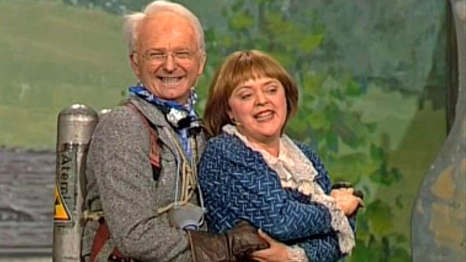 Auf dem Nockherberg: Stoiber und Merkel im Höhenrausch | ARD Mediathek Auf dem Nockherberg: Stoiber und Merkel im Höhenrausch | ARD Mediathek