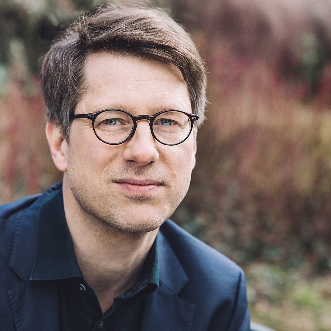 Das Gespräch · Lyriker Jan Wagner: "Ein Gedicht ist kein Leitartikel" · Podcast in der ARD Audiothek