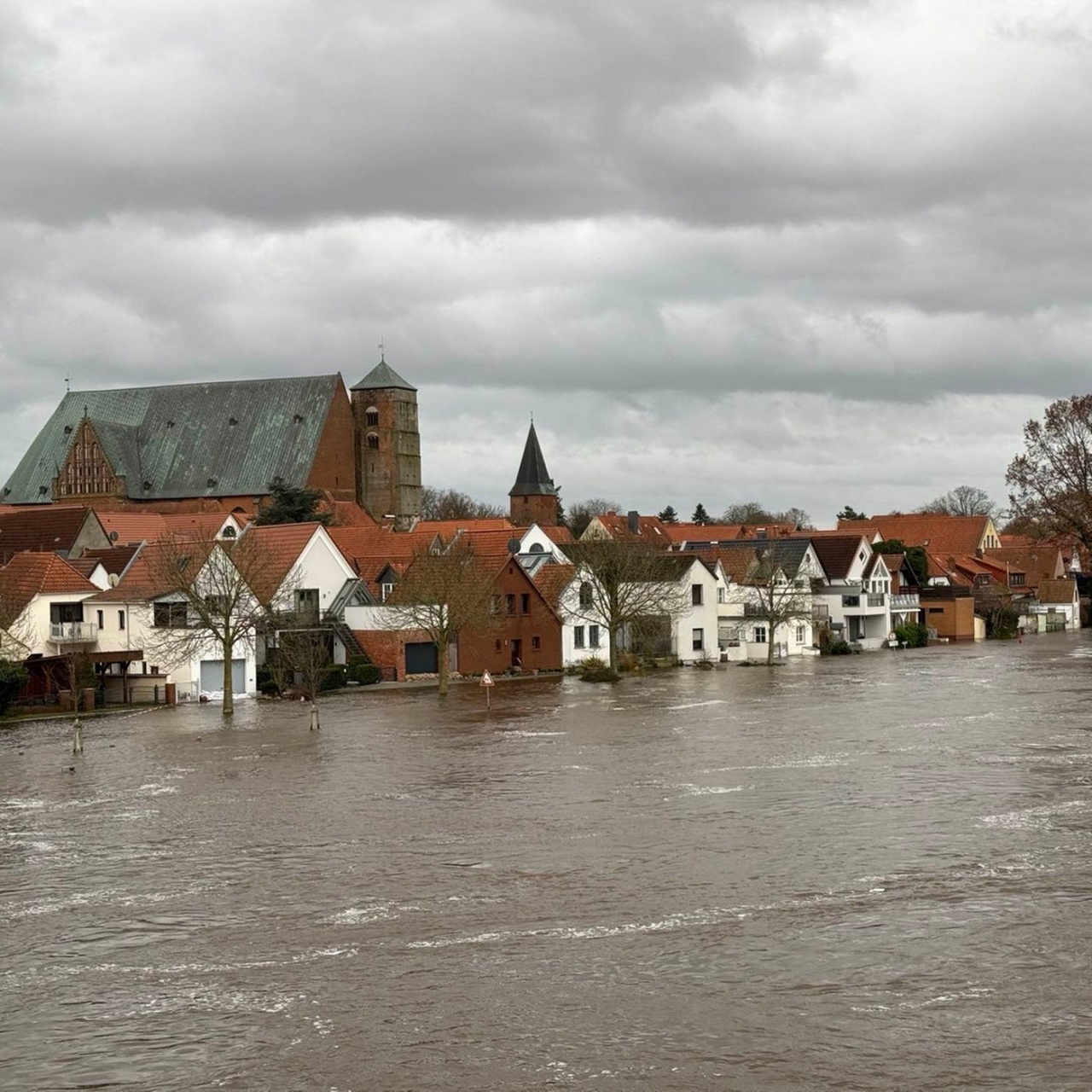 Aktuell · Hochwasser-Lage in Niedersachsen: Lage weiter extrem ... Aktuell · Hochwasser-Lage in Niedersachsen: Lage weiter extrem ...
