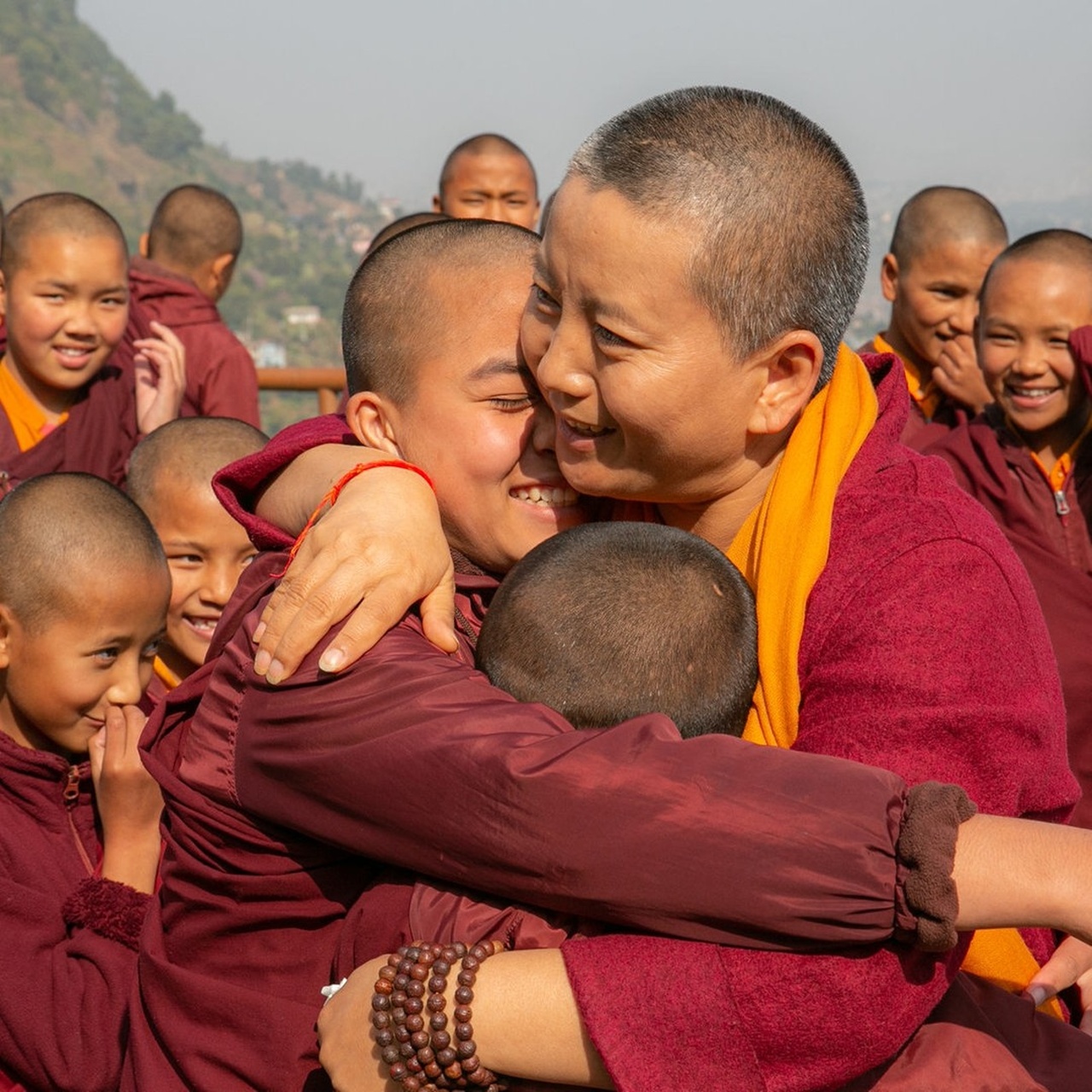 Der Wandel ist weiblich · Die kleinen Nonnen von Nepal (2/10) · Podcast ...