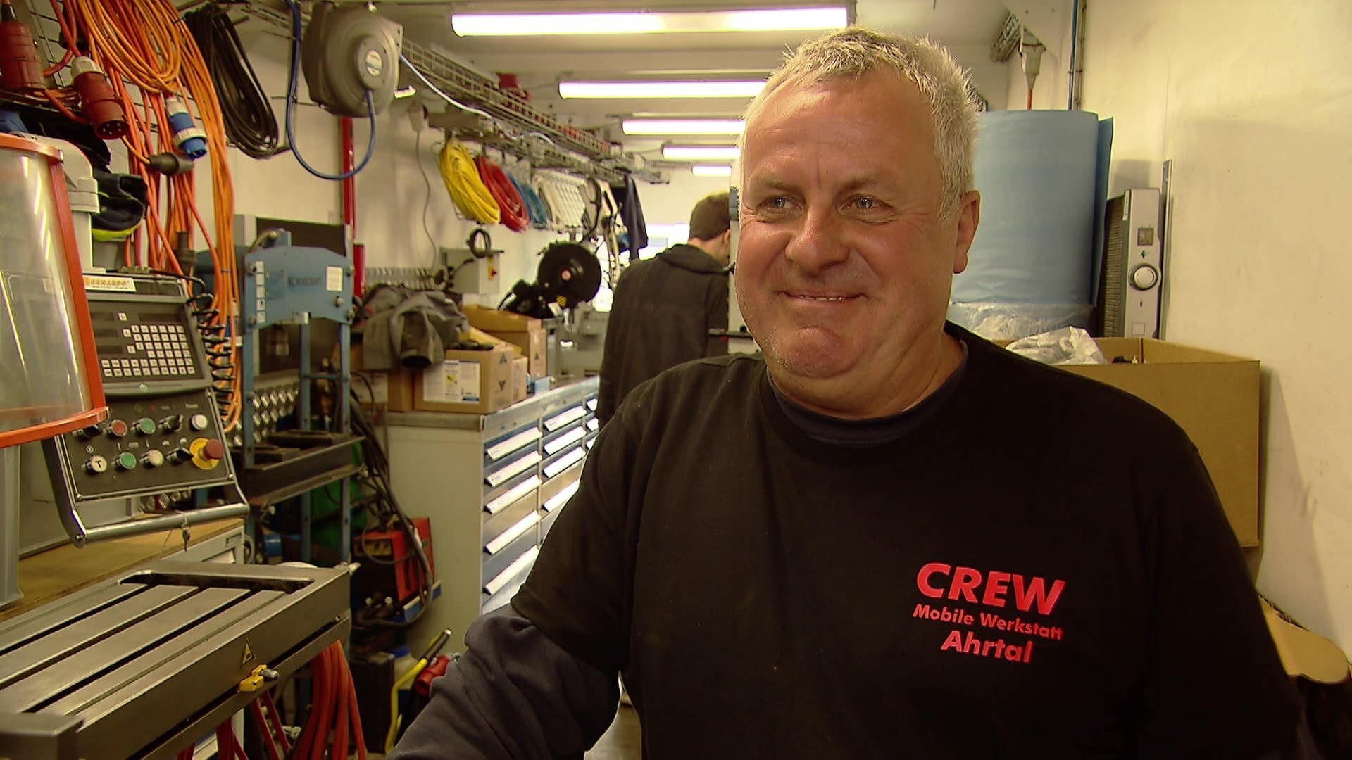 SWR Heimat: Harald repariert mit seinem Team wichtige Maschinen und ...
