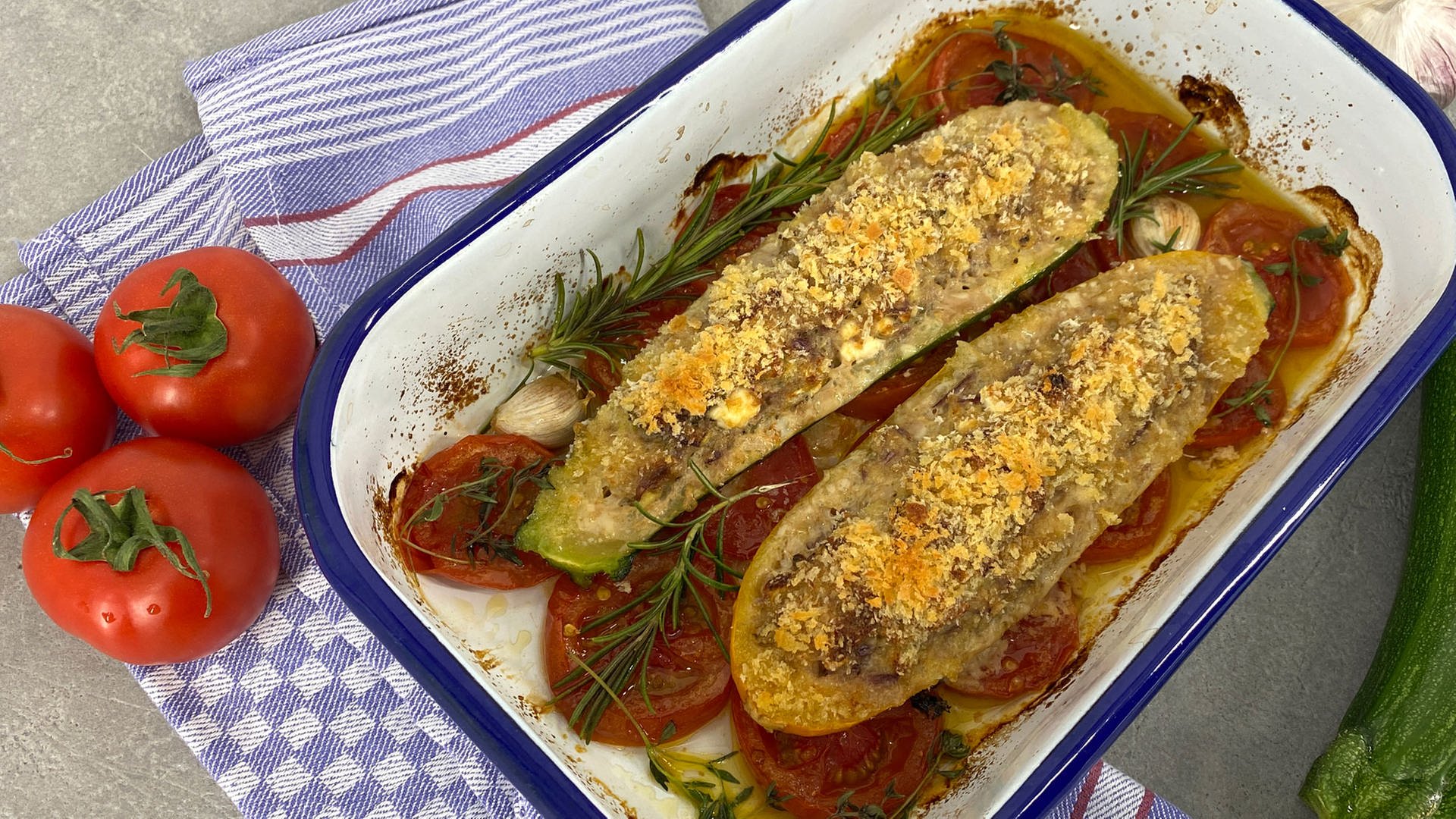Kaffee oder Tee: Rezept: Gefüllte Zucchini mit Hackfleisch und Feta ... Kaffee oder Tee: Rezept: Gefüllte Zucchini mit Hackfleisch und Feta ...